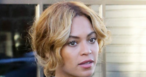 Dang Beyoncé Braless Singer Flashes Boobs In Racy Lunch Outfit—see